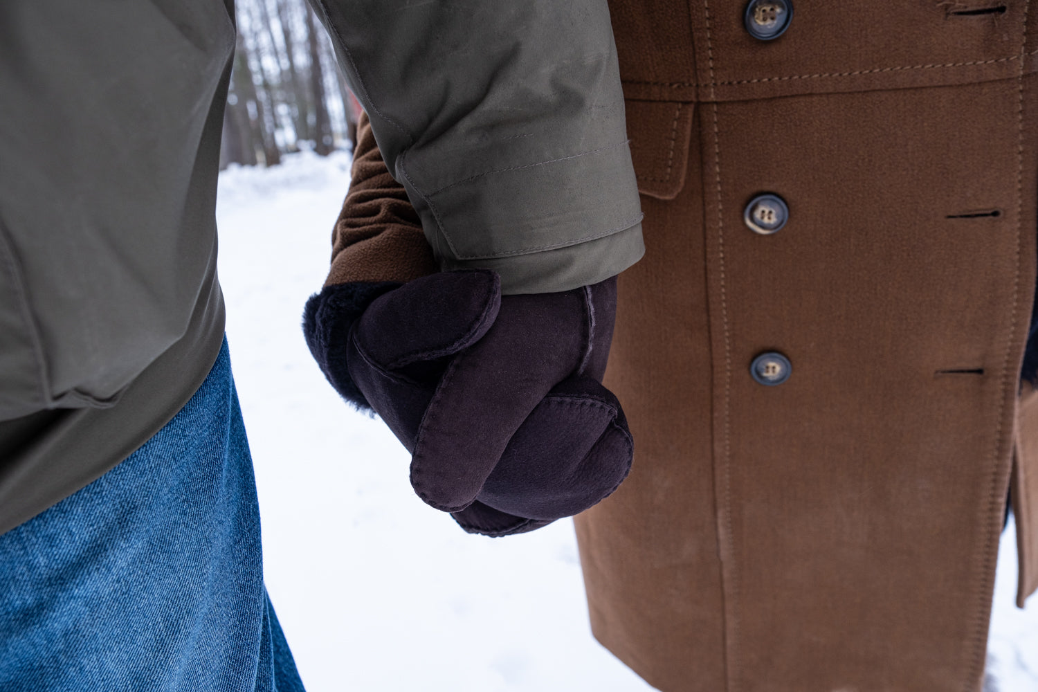 5 Reasons To Wear Sheepskin Mittens – Leather-Moccasins